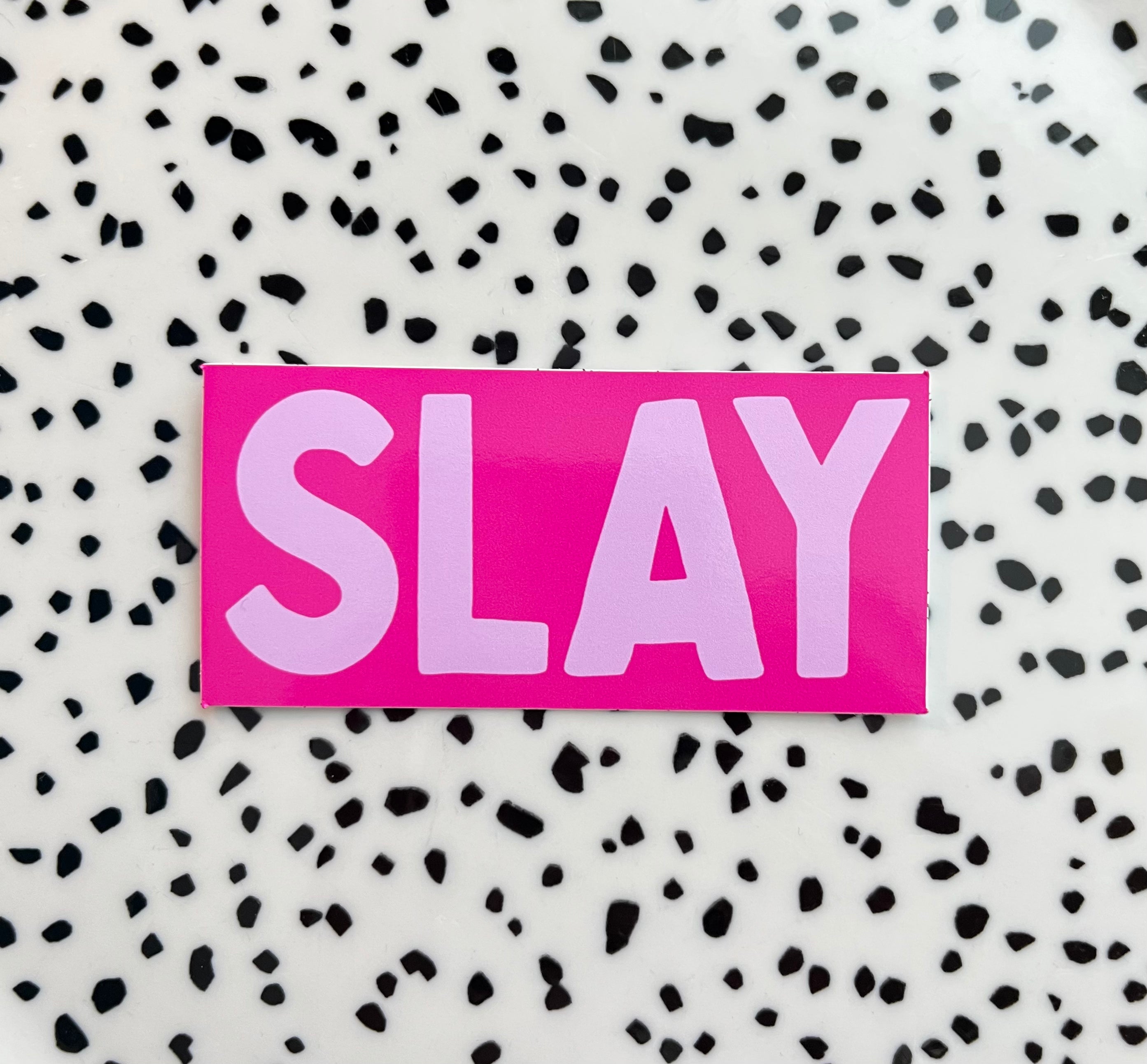 Slay roze sticker – Plakmoppie