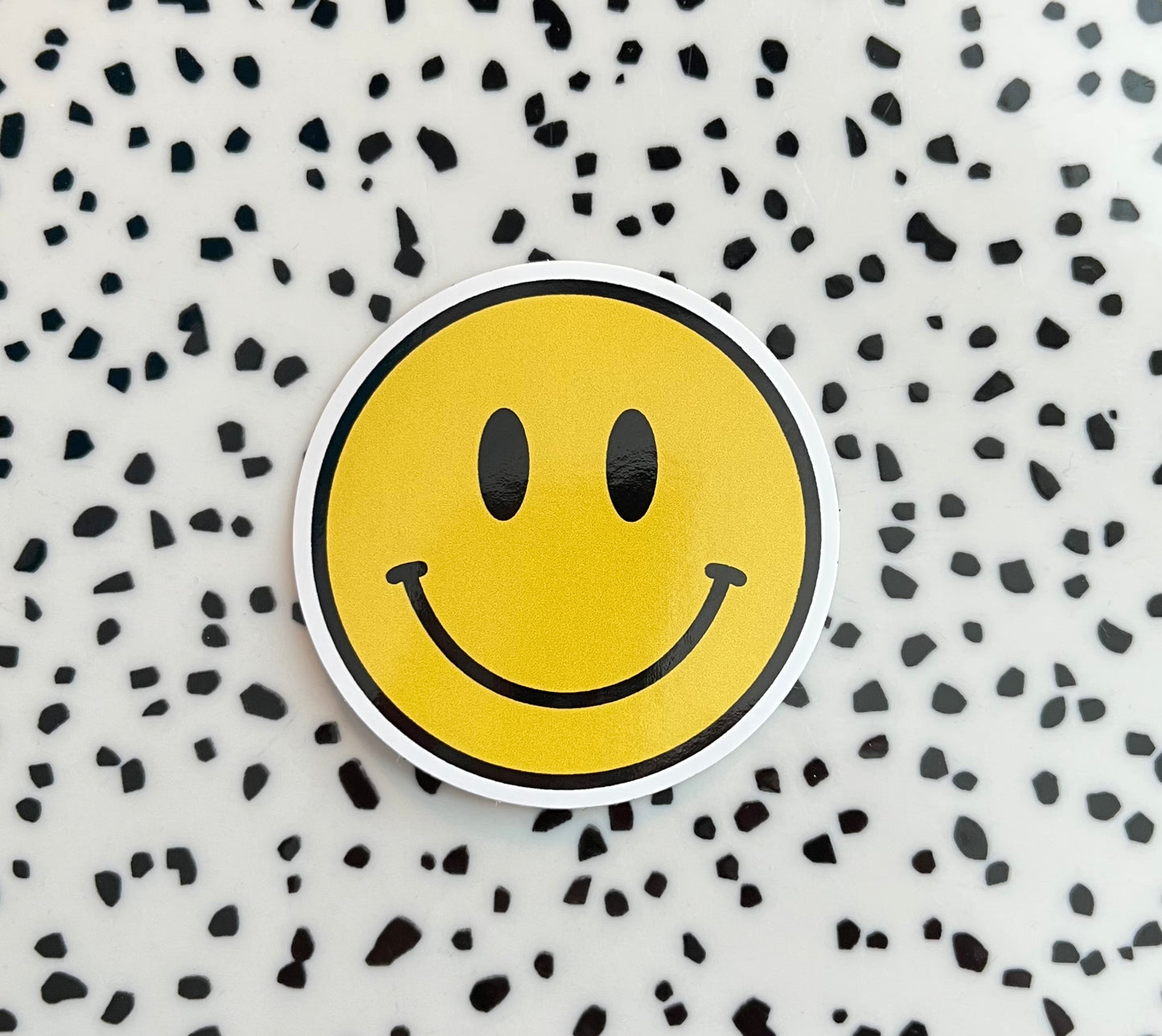 Smiley geel sticker – Plakmoppie